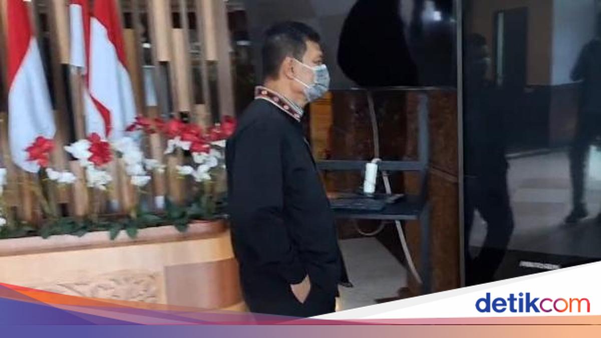 Edward Tannur Datangi Kejati Jatim Usai Istri Jadi Tersangka Suap Hakim