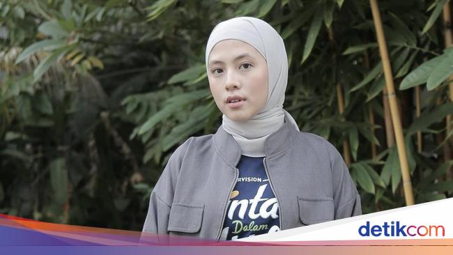 Pose Cantik Adhisty Zara Saat BBQ-an hingga Makan Donat