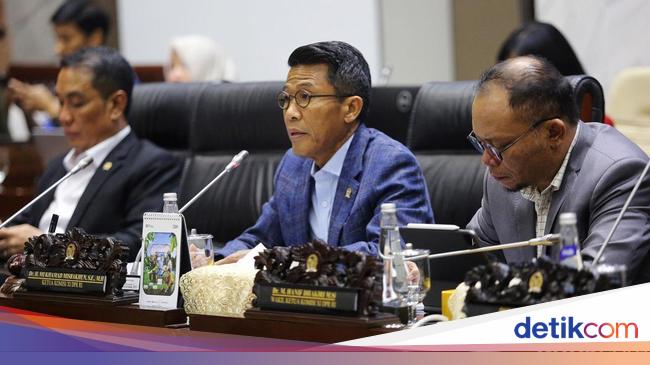 Ketua Komisi XI DPR: Jika Dirjen Pajak Tak Seirama Prabowo Sebaiknya Mundur Ketua Komisi XI DPR: Jika Dirjen Pajak Tak Seirama Prabowo Sebaiknya Mundur