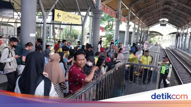 Dear Penumpang KA Daop 8, Tiket Libur Nataru 2025 Sudah Bisa Dipesan Lho!