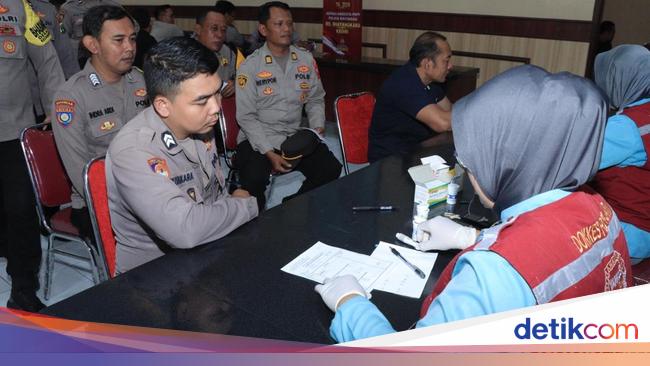 Amankan Pilkada 2024, Ratusan Personel Polres Blitar Kota Cek Kesehatan