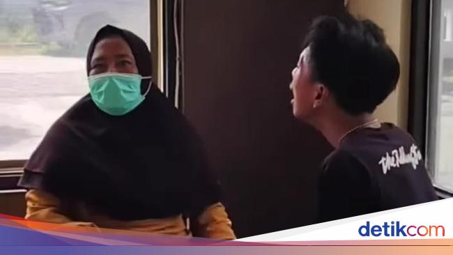 Remaja Ini Menangis Histeris-Minta Ampun gegara Dibawa Ibunya ke Kantor Polisi