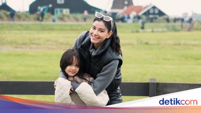 Foto Kedekatan Medina Dina & Gempi Anak Gading Marten, Sempat Liburan Bareng