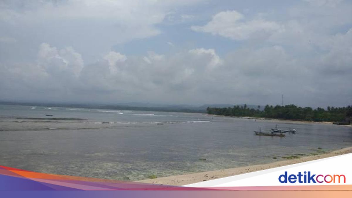 Pantai Tanjung Setia: Lokasi, Tiket Masuk, Daya Tarik dan Fasilitasnya