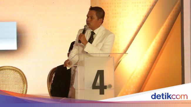 Gaya Dedi Mulyadi Necis Berjambul, Ikuti Filosofi Wayang Semar