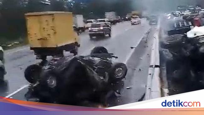 Tabrakan Beruntun di Tol Cipularang, Ada Korban Masih Terjepit Kendaraan