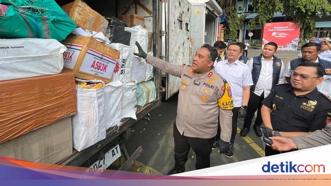 Begini Modus Pelaku Penyelundupan Rokok Ilegal di Surabaya