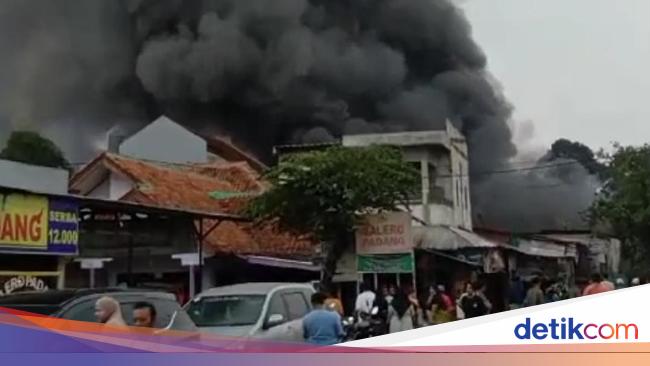 Polisi Selidiki Penyebab Kebakaran Gudang di Bogor yang Tewaskan 1 Pekerja