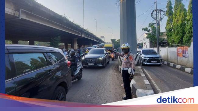 Lalin di Jl Rawa Buaya Cengkareng Jakbar Macet Imbas Perbaikan Jalan