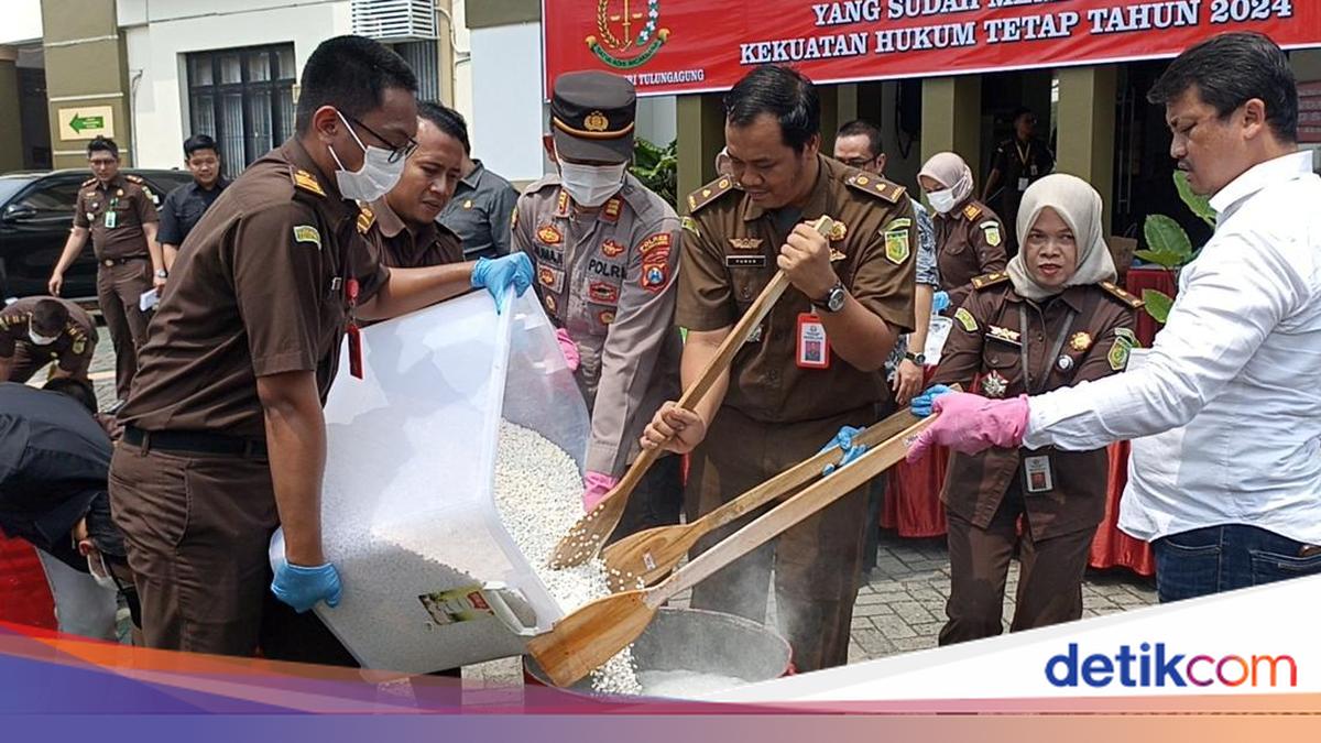 Kejari Tulungagung Musnahkan Barang Bukti 635 Ribu Pil Dobel L