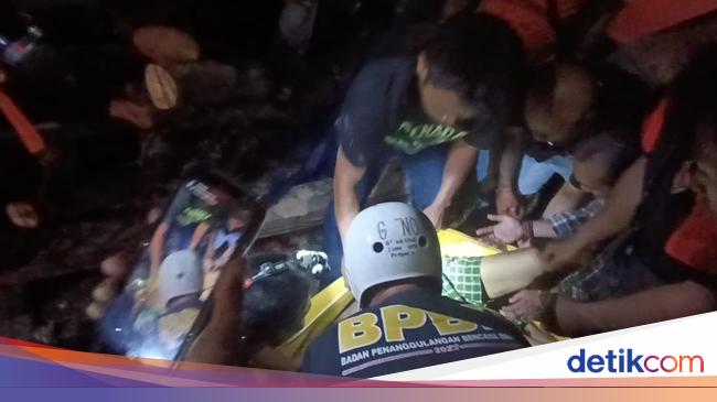 Warung Lalapan di Gianyar Tertimpa Pohon Tumbang, 1 Tewas-3 Luka-luka