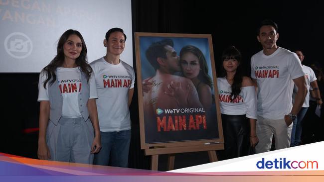 Keseriusan Darius Sinathrya Ambil Peran di Serial Main Api
