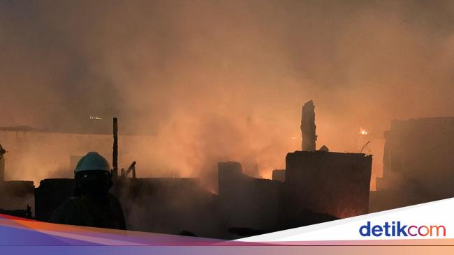 15 Rumah di Kebon Jeruk Jakbar Kebakaran