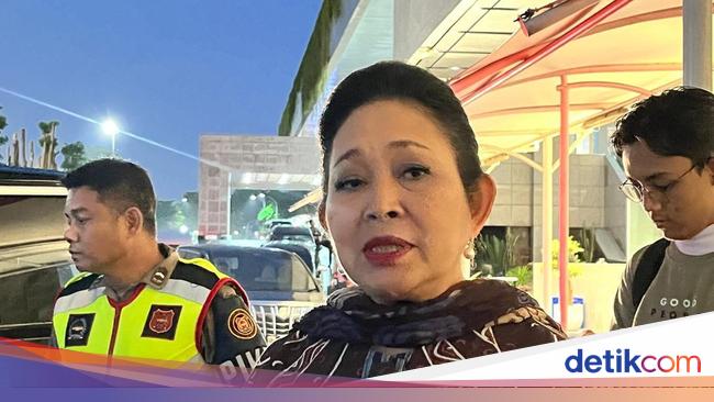 Titiek Soeharto Temukan Beras Impor Berkutu Saat Cek Gudang Bulog Titiek Soeharto Temukan Beras Impor Berkutu Saat Cek Gudang Bulog