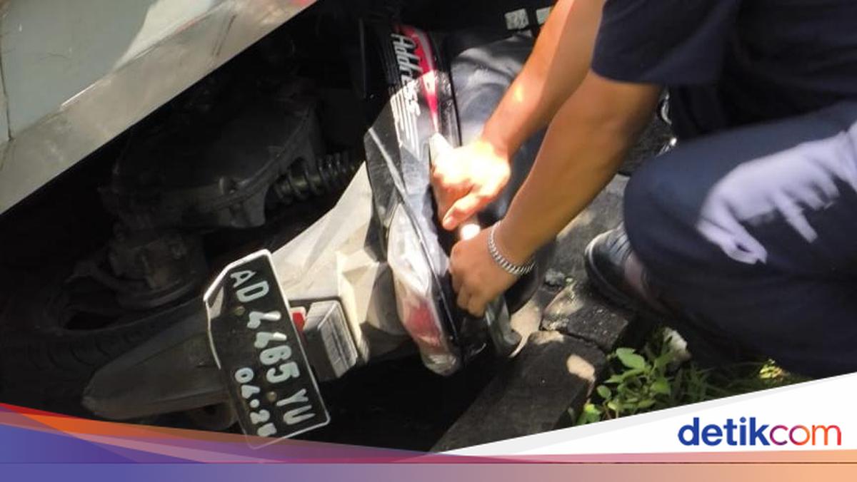 Motor Tertabrak KA Batara Kresna di Jalan Slamet Riyadi Solo