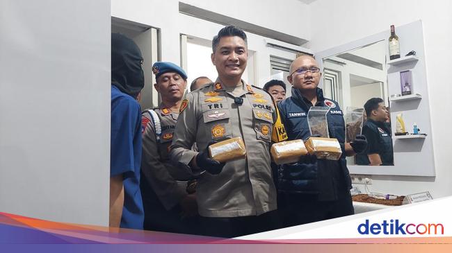 Polisi Gerebek Indekos di Bandung Tempat Produksi Tembakau Sintetis