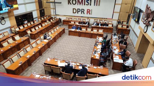 Benny Harman Sebut Penyebab Kerusakan KPK Salah Satunya Revisi UU