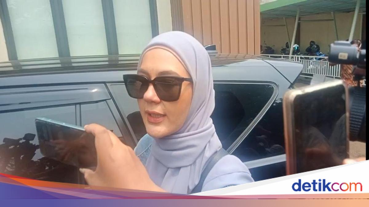 Wajah Sembap Baim Wong dan Paula Verhoeven Keluar dari Ruang Sidang
