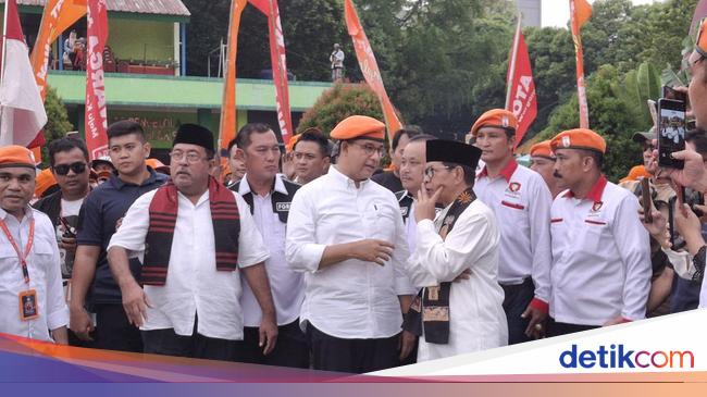 Pakai Baret Oranye, Anies Hadir di Apel Siaga Pramono-Rano