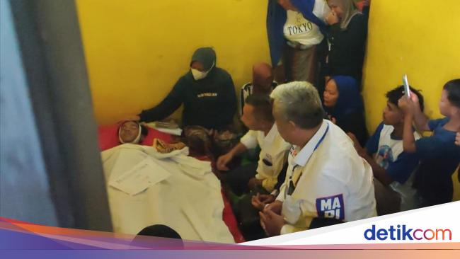 Man-Feri Melayat ke Rumah Korban Tewas Akibat Ditusuk Saat Kampanye Akbar