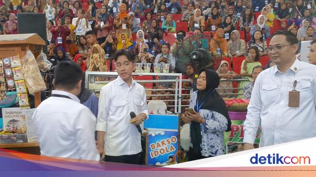 Ketemu Ribuan Emak-emak di Semarang, Wapres Gibran Borong Getuk