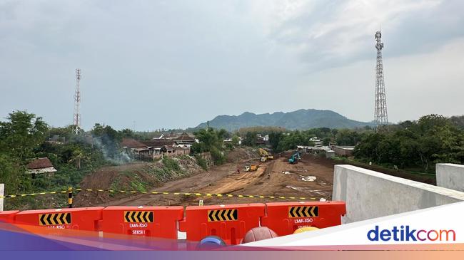 Menteri PU Cek Tol Bandara Dhoho Kediri yang Ditarget Tuntas 2025