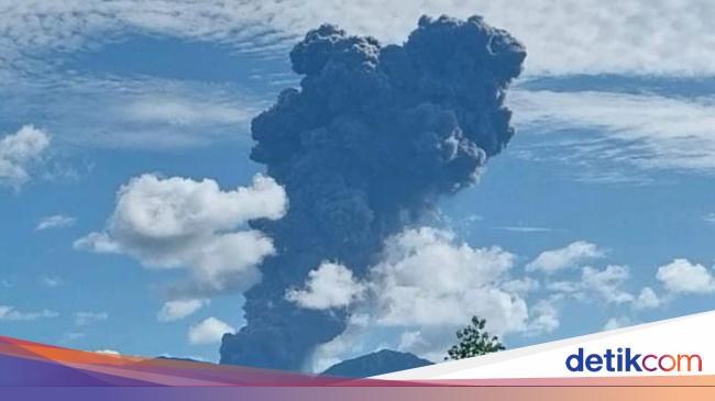 Gunung Dukono di Halmahera Utara Luncurkan Abu Vulkanik 3.000 meter