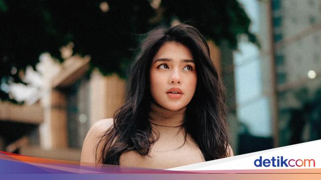 Gaya OOTD Davina Karamoy 'Ipar Adalah Maut', Curi Atensi Pakai Dress Bodycon