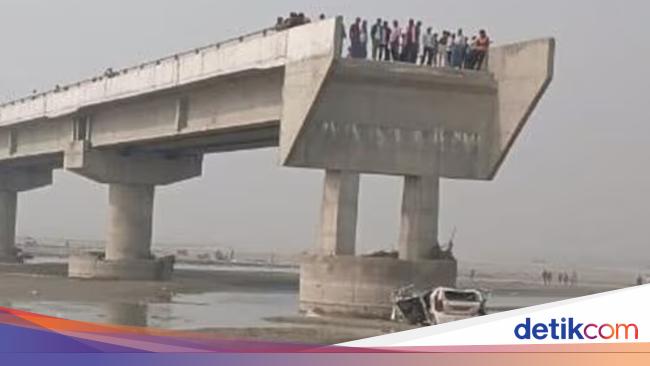 Mobil Jatuh dari Jembatan Gegara Ikuti Google Maps, 3 Tewas Mobil Jatuh dari Jembatan Gegara Ikuti Google Maps, 3 Tewas