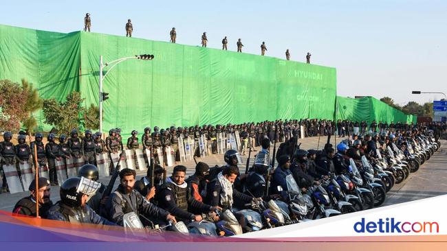 Ibu Kota Pakistan Lockdown gegara Demo Pro Imran Khan