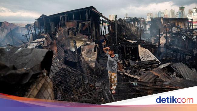 Sisa-sisa Kebakaran Dahsyat di Permukiman Kumuh Filipina