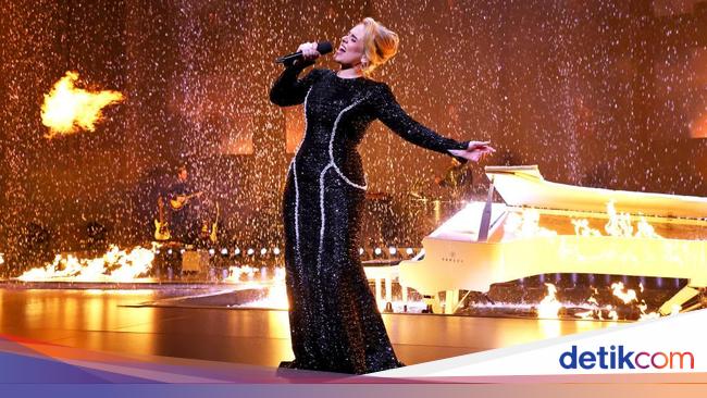 Alasan Adele dan Gaun Hitamnya Jadi Ikonis Setelah Gelar Konser 2 Tahun