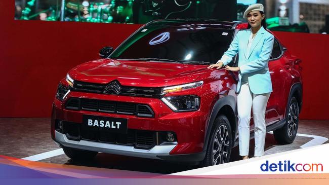 Merah Merona Citroen Basalt di GJAW 2024