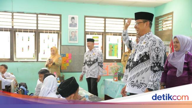 Pj Gubernur Babel Tinjau Program Makan Bergizi Gratis, Ini Harapannya