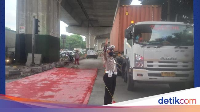 Lalin di Cakung Jaktim Macet Imbas Proyek Perbaikan Jalan