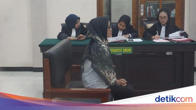 Mami Cece yang Tipu Ritual Uang Dibungkus CD Divonis 1 Tahun 4 Bulan Bui