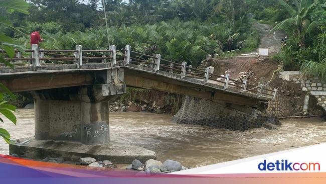 Jembatan Wanayasa-Pagentan Banjarnegara Nyaris Ambruk, Akses Jalan Putus