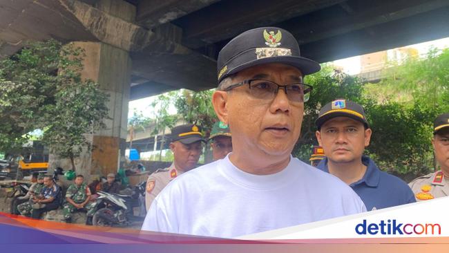 Camat Grogol Petamburan: Semua Warga Kolong Tol Angke Bersedia Pindah