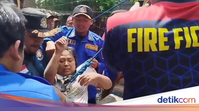 Emak-emak di Madiun Selamat Meski Tercebur Sumur Sedalam 12 Meter