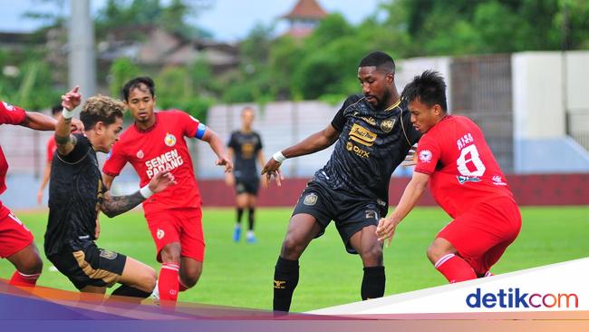 Babak Pertama PSIS Semarang Vs Semen Padang: Mahesa Jenar Unggul 1-0