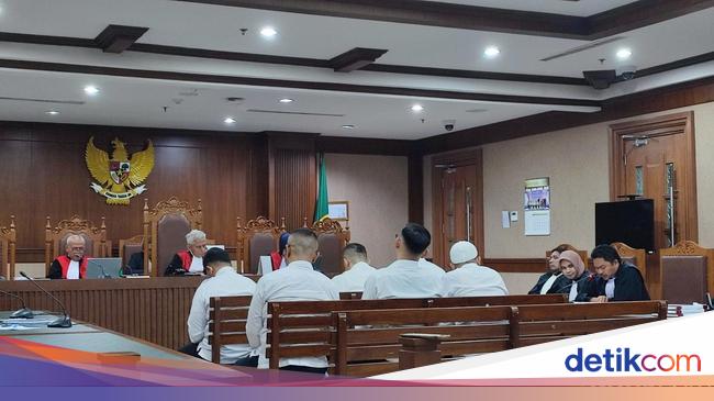Dituntut 6 Tahun Bui, Eks Plt Karutan KPK Nangis Minta Dihukum Ringan Dituntut 6 Tahun Bui, Eks Plt Karutan KPK Nangis Minta Dihukum Ringan