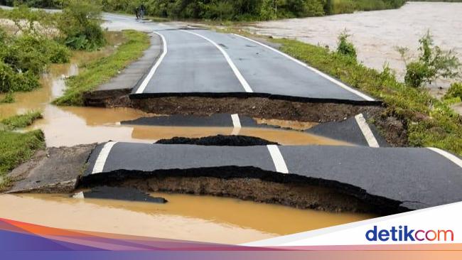 Banjir Landa 5 Kecamatan di Pesisir Selatan, Jalan Putus-Rumah Warga Terendam