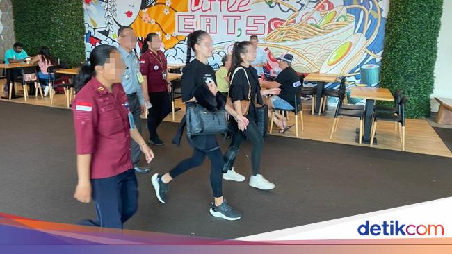 2 Cewek Rusia Layani Pijat Plus-plus di Bali, Sex Toys Diamankan