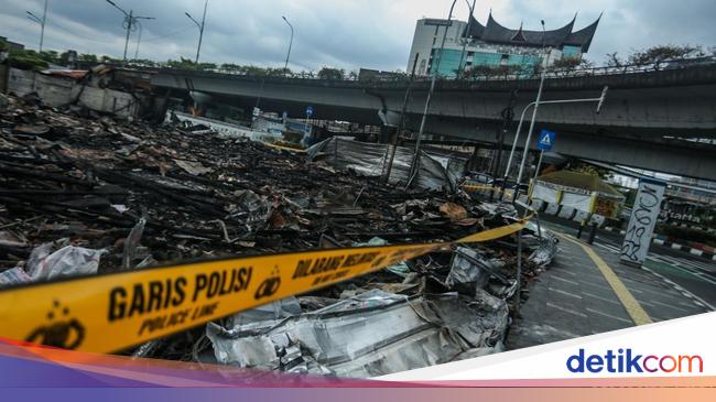 Sisa-sisa Kebakaran Maut di Lapak Salemba Jakpus