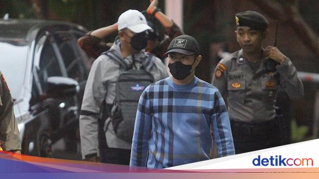 KPK Tetapkan Eks Pj Wali Kota-Sekda Pekanbaru Tersangka Pemotongan Anggaran