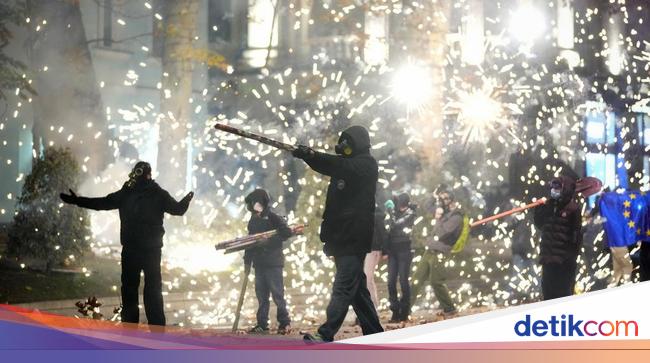 Georgia Diguncang Demo Besar-besaran Georgia Diguncang Demo Besar-besaran