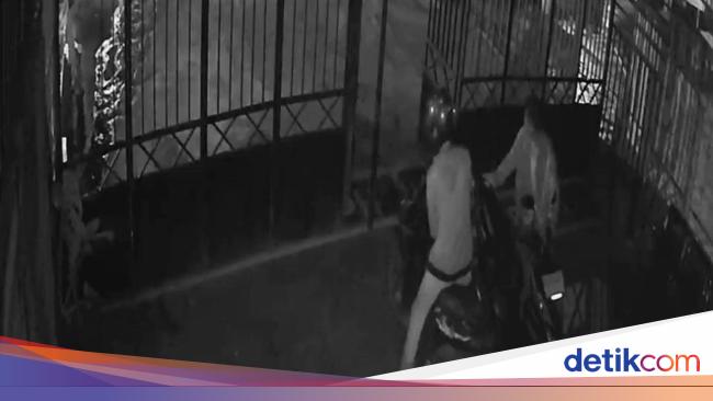 4 Pencuri Gasak 2 Motor di Palembang, Aksi Pelaku Terekam CCTV