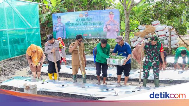 Dukung Swasembada Pangan, Polisi-Petani Bojonegoro Tanami Lahan Kosong