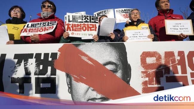 Warga Serukan Pemakzulan Presiden Korsel Usai Umumkan Darurat Militer Warga Serukan Pemakzulan Presiden Korsel Usai Umumkan Darurat Militer