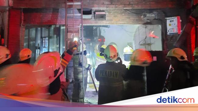 Kafe di Kemang Kebakaran, Api Diduga Berasal dari Mesin Kopi